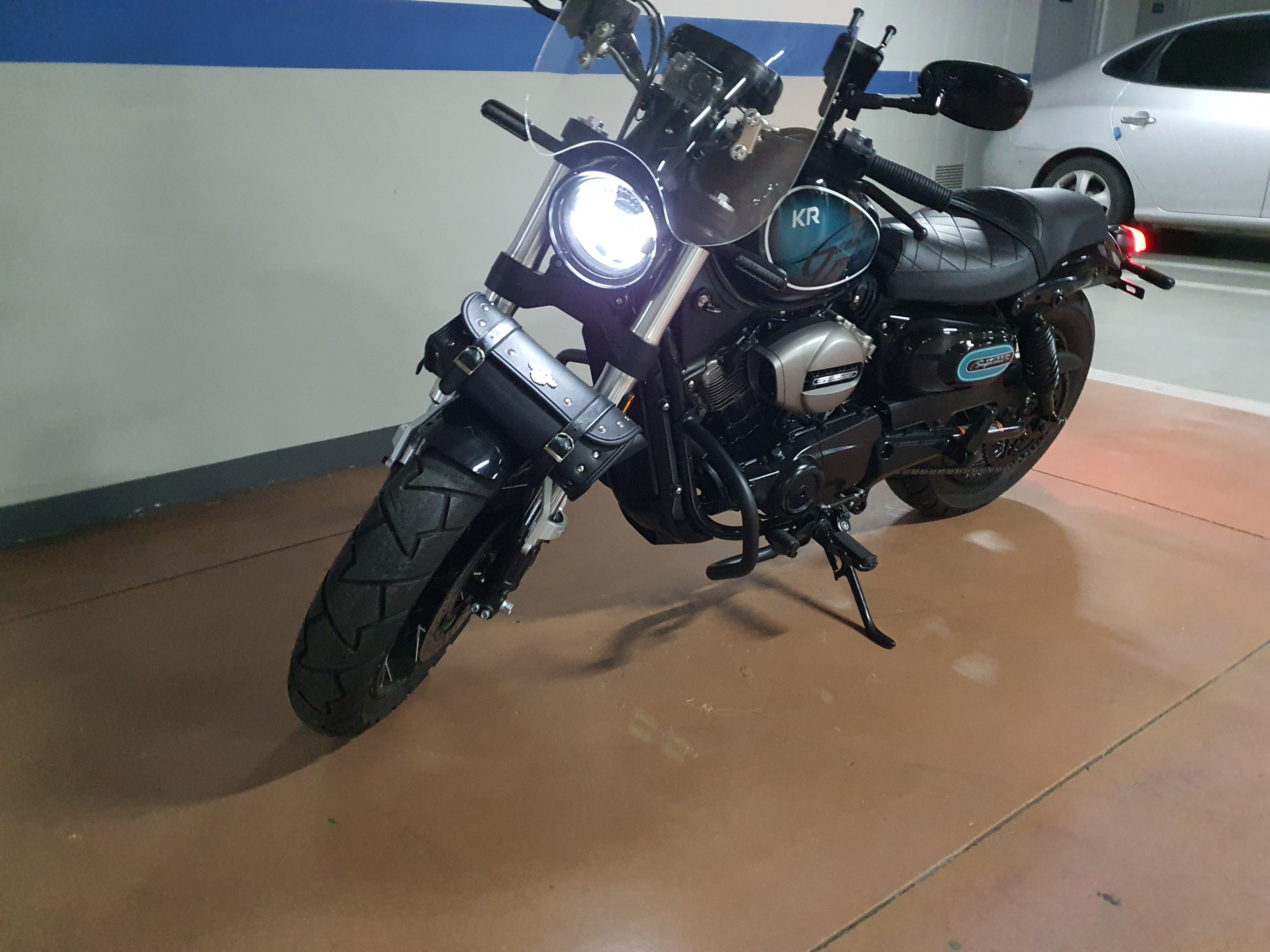 라이트바겐 - KR모터스 아퀼라 300 SS 2023년식